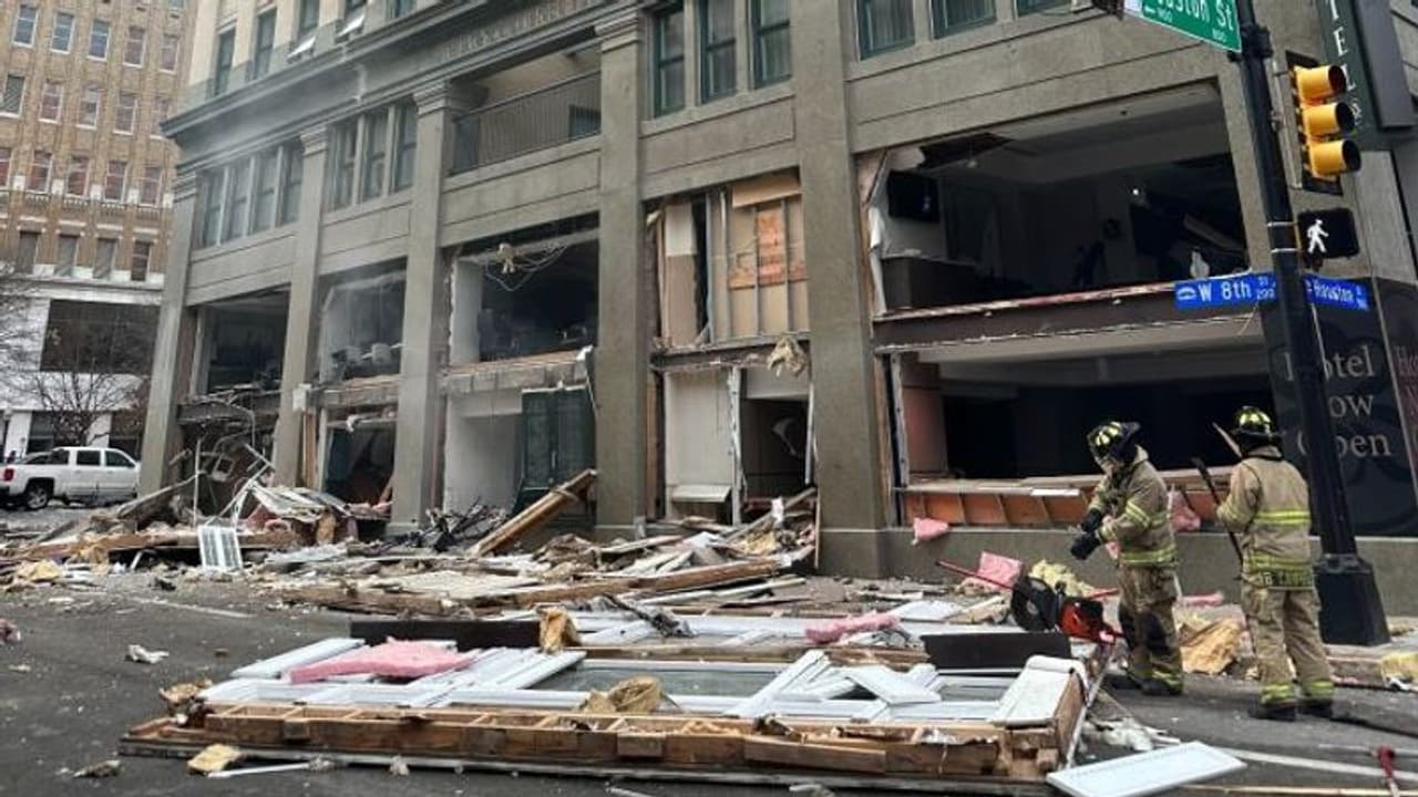 US: Explosion at Sandman Signature Hotel in Fort Worth, Texas leaves ...