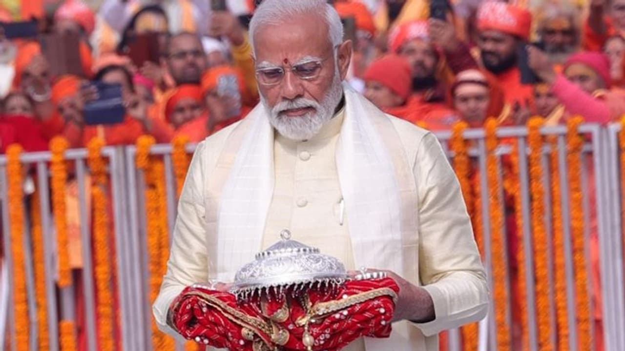 Ram Mandir inauguration: PM Modi entered sanctum sanctorum with ...