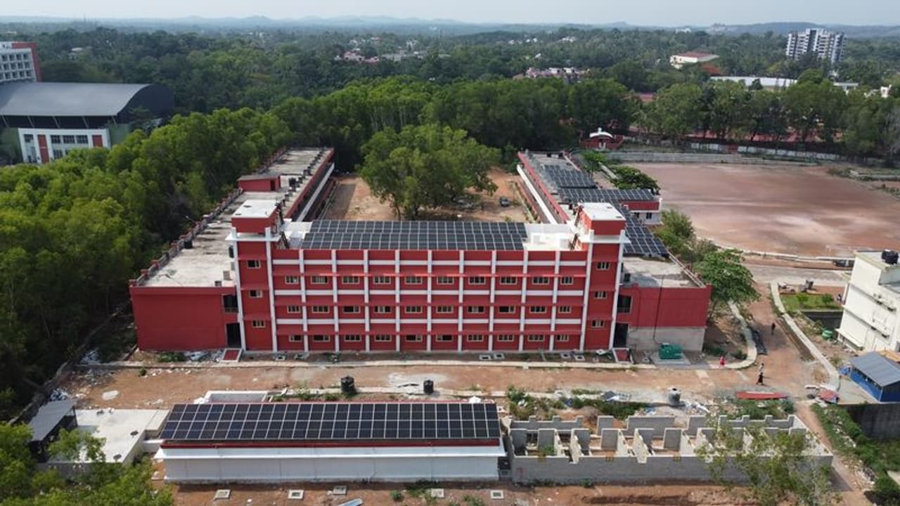 തിരുവനന്തപുരം: 25,000 വീടുകളിൽ സോളാർ പ്ലാന്റുകൾ; വായ്പാ സബ്സിഡി, പലിശയിളവ്; നേതൃത്വം 'അനെർട്ട് ...