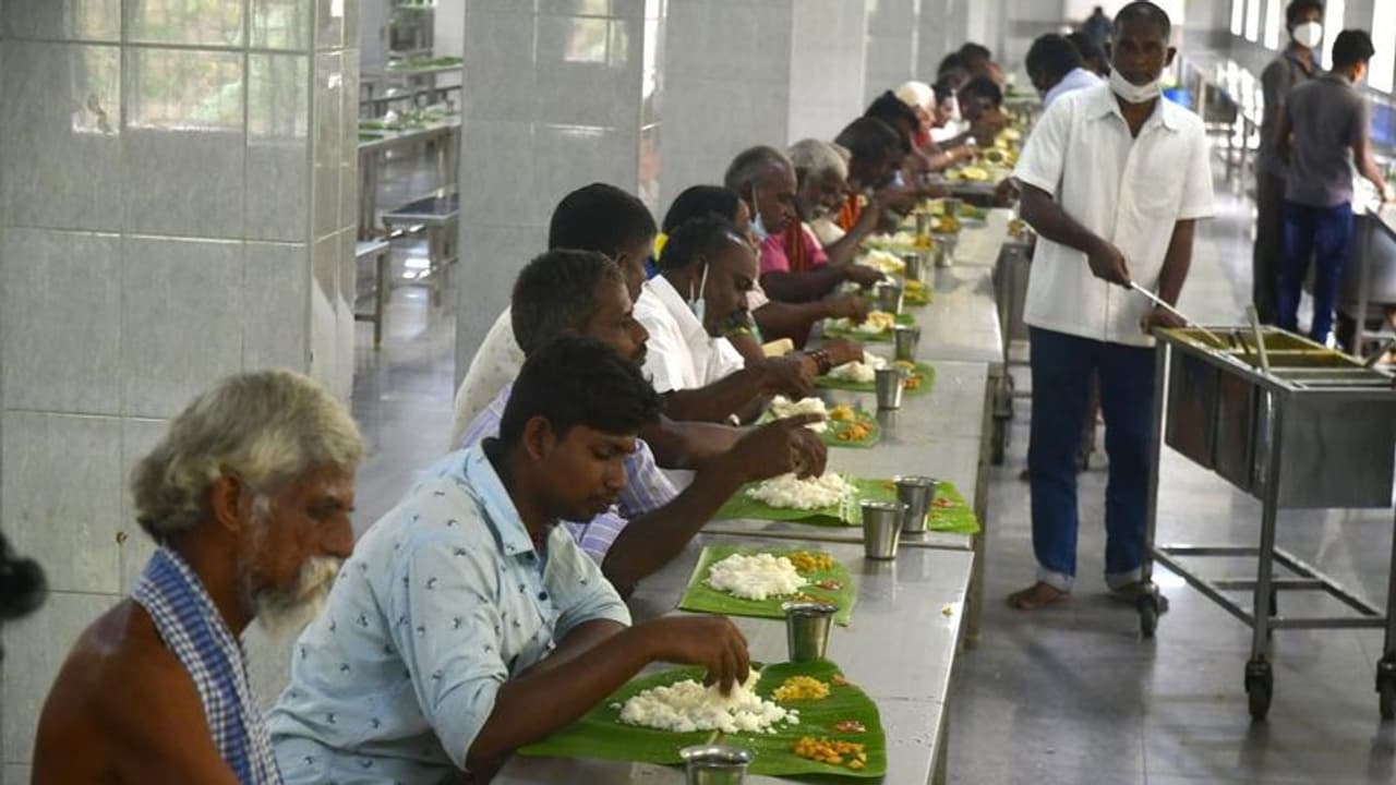 தைப்பூசத் திருவிழா; கோவில்கள் தோறும் அன்னதானம் வழங்கி சிறப்பித்த ...