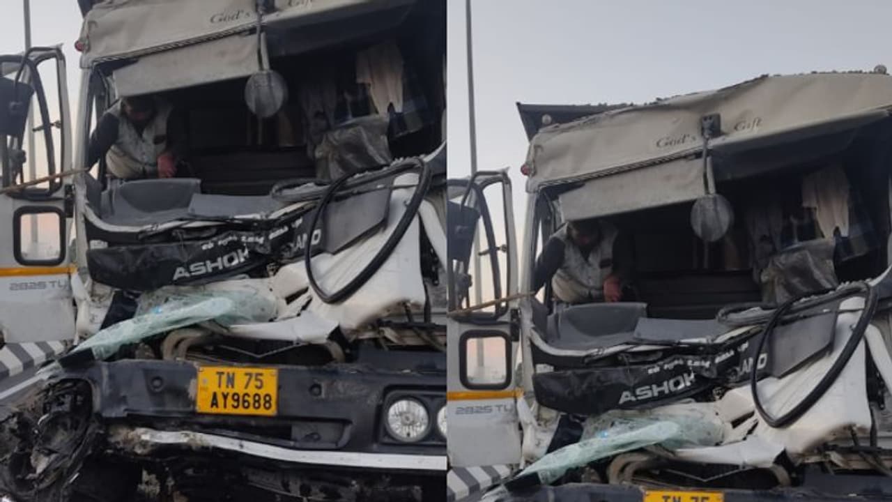 kazhakootam elevated highway: സ്കൂട്ടറുകാരനെ രക്ഷിക്കാൻ നിർത്തി ...