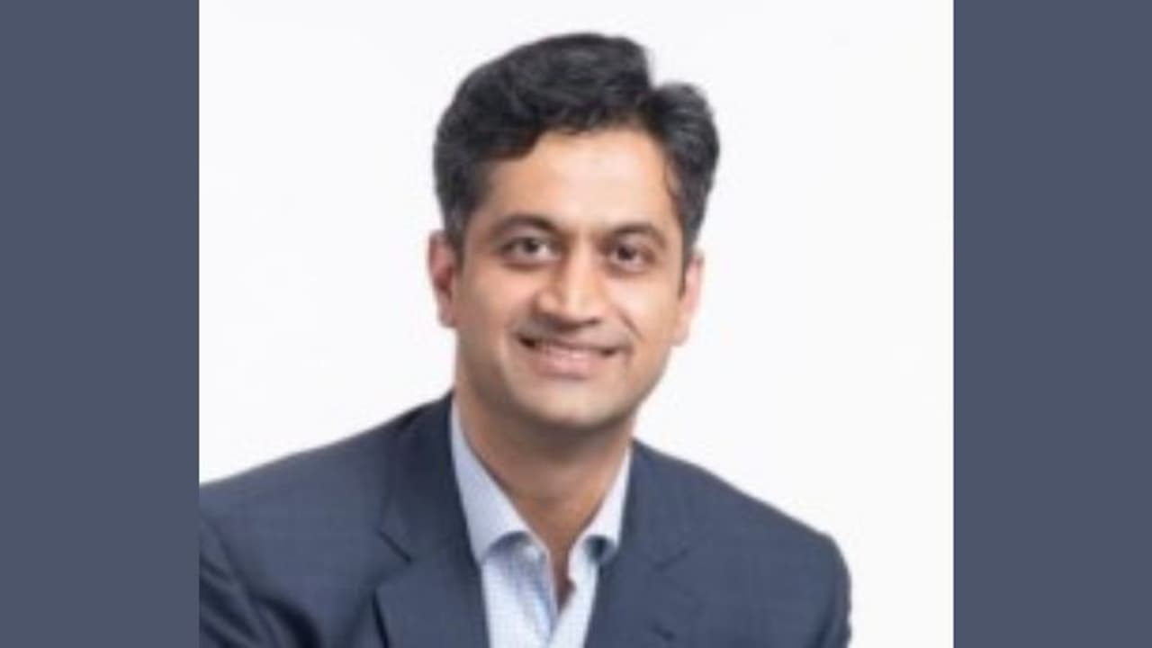 This IIT-IIM alumnus is the CEO of a company worth Rs 2,51,000 crore ...