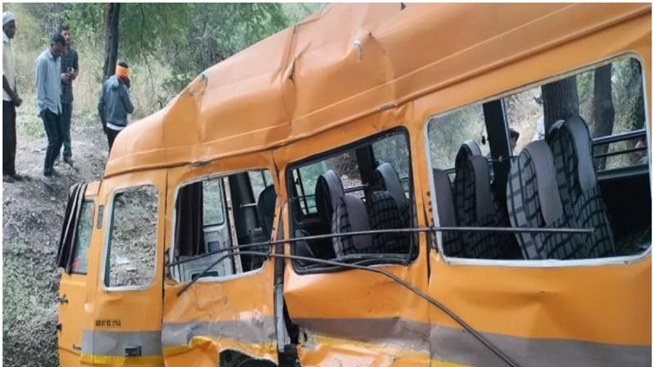 Four cricket team members dead 10 injured in accident ...