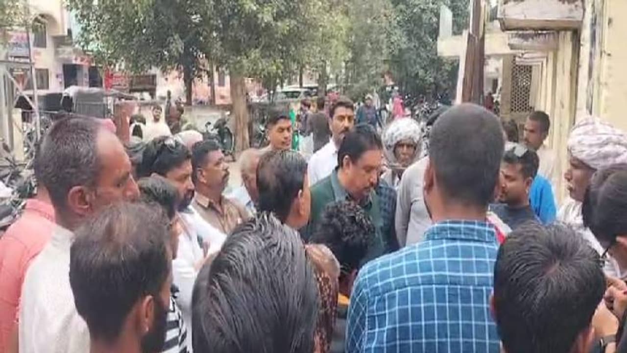 राजस्थान के राजसमंद में चलती बाईक पर गिरी हाईटेंशन लाइन, दो लोगों की ...