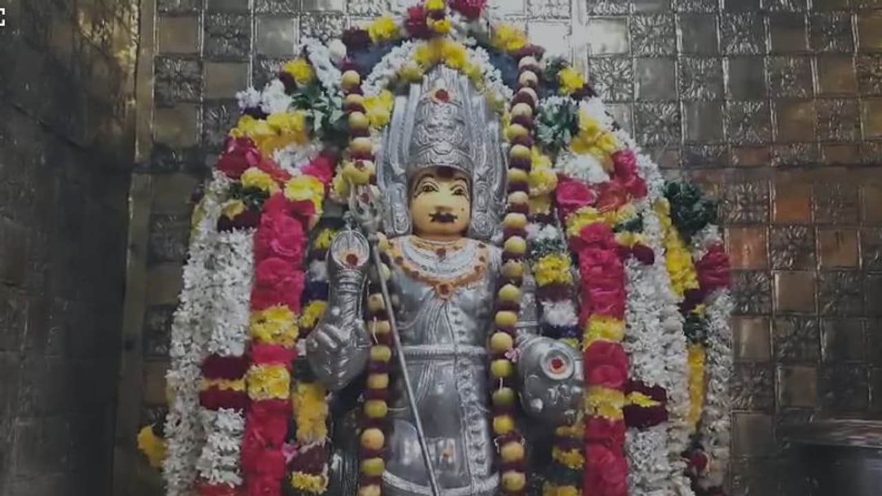 Theipirai Ashtami: தேய்பிறை அஷ்டமி.. ஆறகளூரில் கால பைரவருக்கு சிறப்பு ...