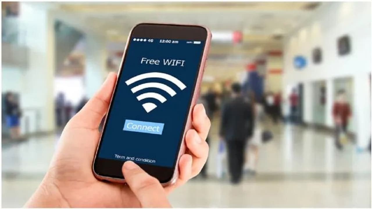 What are the dangers of using public Wi-Fi? Learn how to avoid data ...