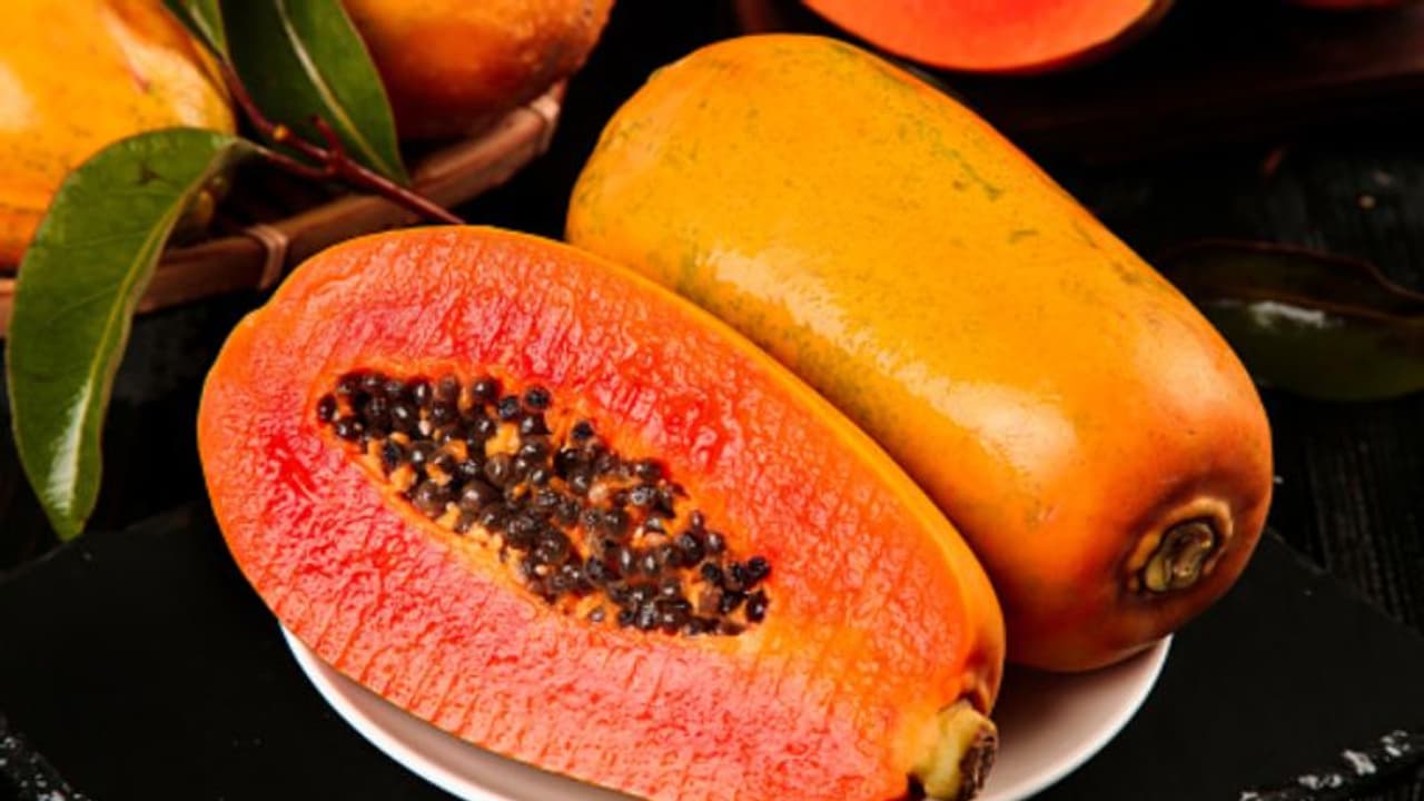 Papaya: Delicious but Risky? Know the health risks and side effects ...
