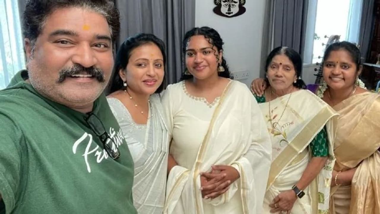 యాంకర్ సుమ కూతురి లేటెస్ట్ లుక్ చూశారా, హీరోయిన్ మెటీరియల్.. కేరళలో ...