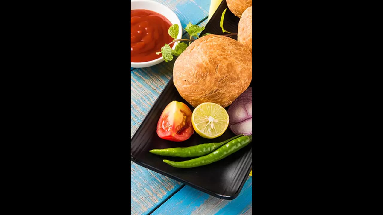 tomato poori recipe : காலை டிபனுக்கு 'தாக்காளி பூரி' ஒரு முறை செஞ்சு ...