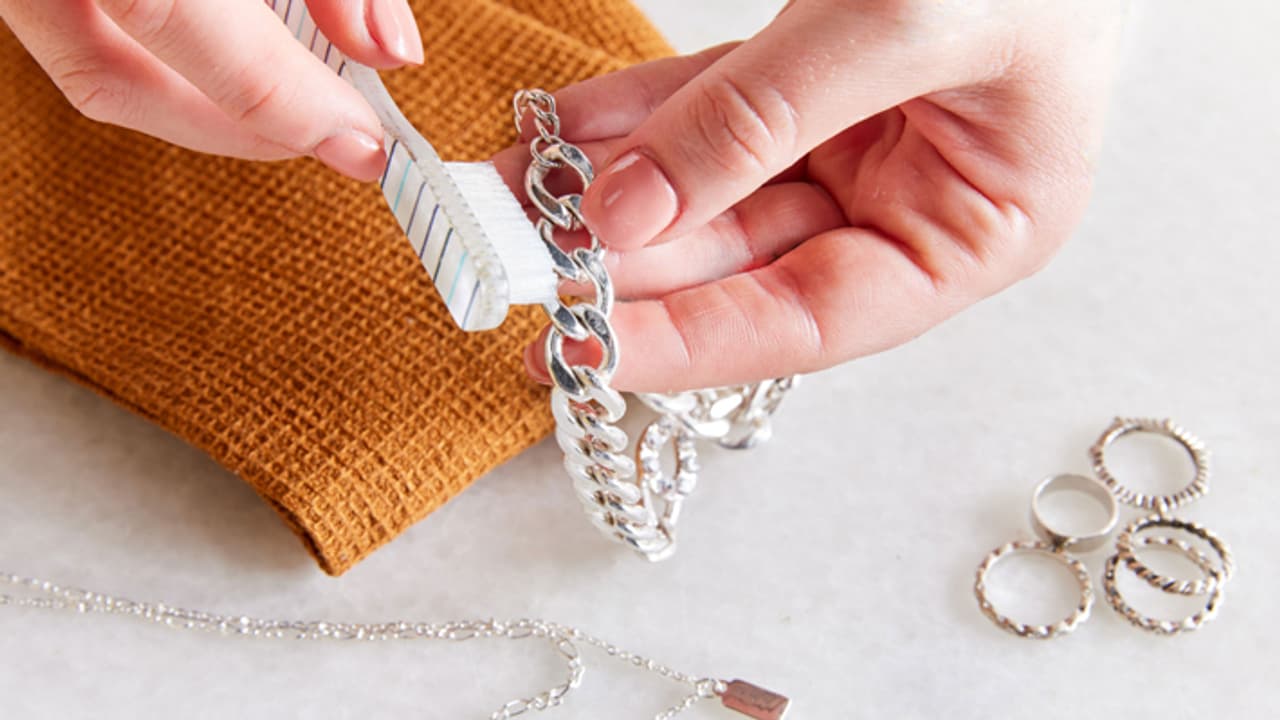 5 easy methods to make your silver jewellery look brand new again | 5 ...