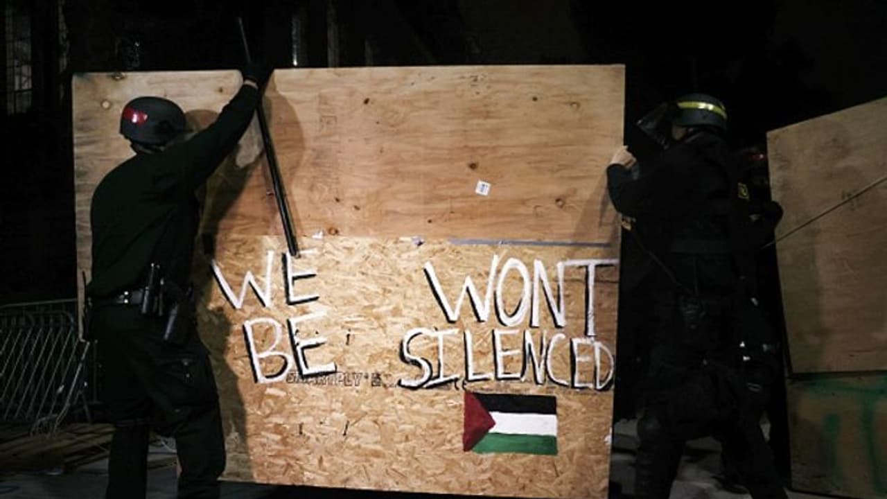 There has to be right balance between freedom of expression and public ...