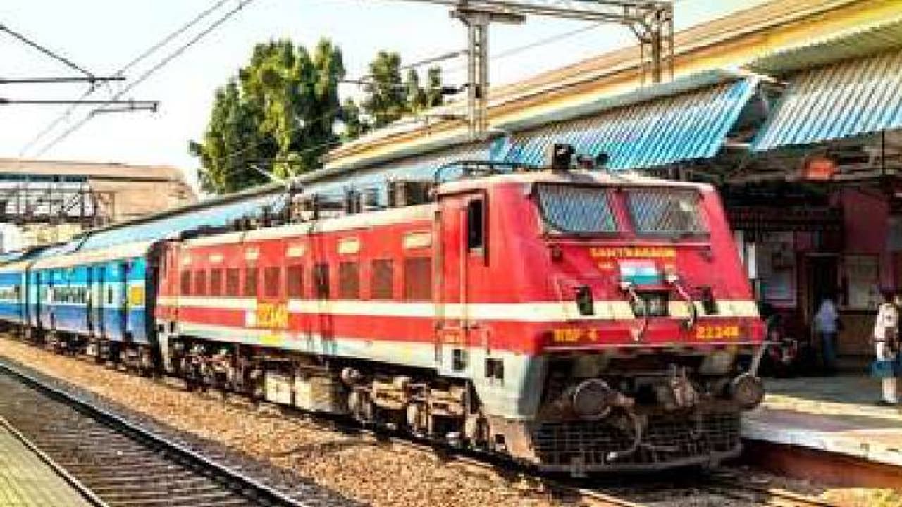 किसान आंदोलन के चलते कई ट्रेनें कैंसिल, कई चल रही घंटों लेट, ट्रेनों की ...