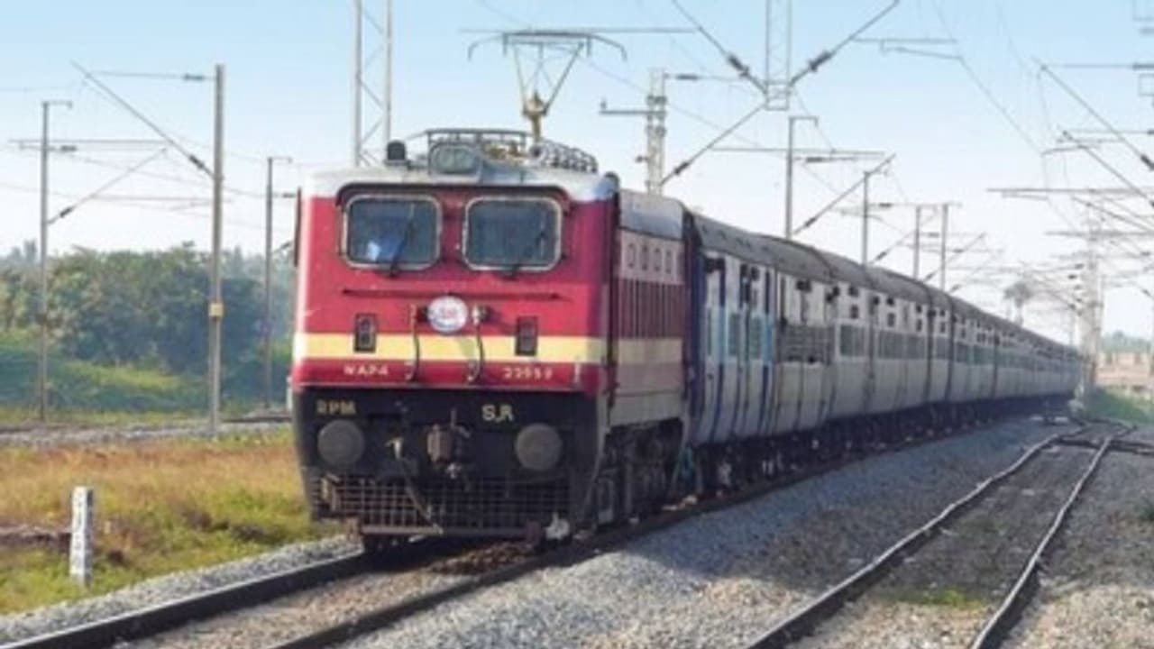 Ambani Adani Ratan tata not owned train ಈ ವ್ಯಕ್ತಿಯ ಹತ್ತಿರ ಇದೆ ಸ್ವಂತ ...