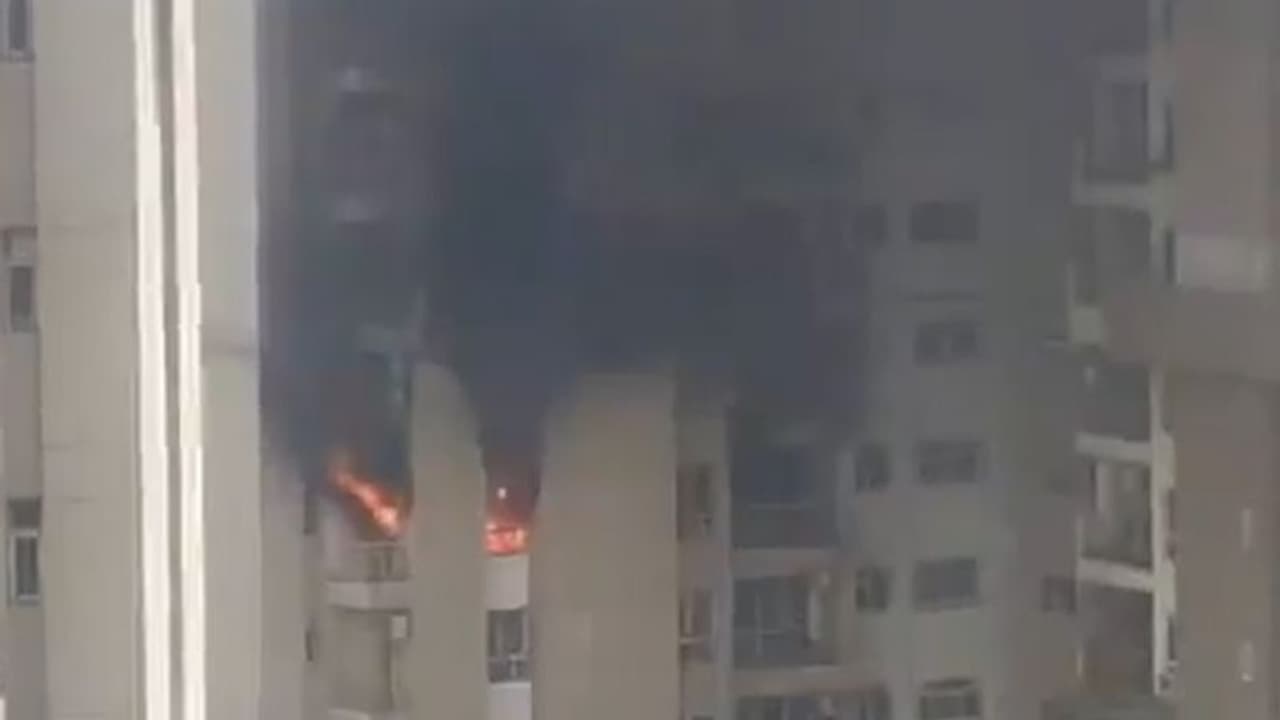 Massive fire erupts in Noida's Sector 100 society after AC blast (WATCH ...