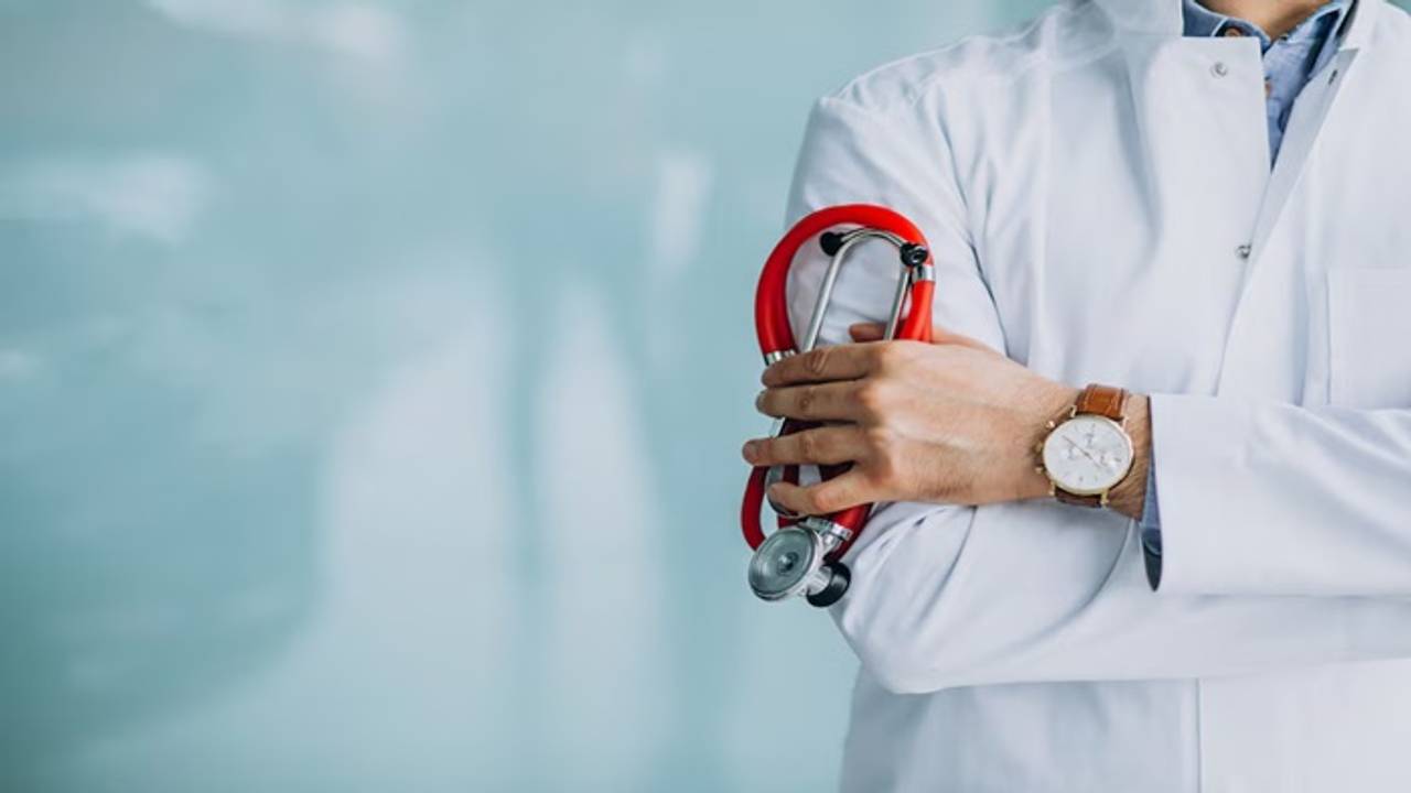 Doctor Baffled by Family Member's Illness, Maid Diagnoses It in Seconds ...