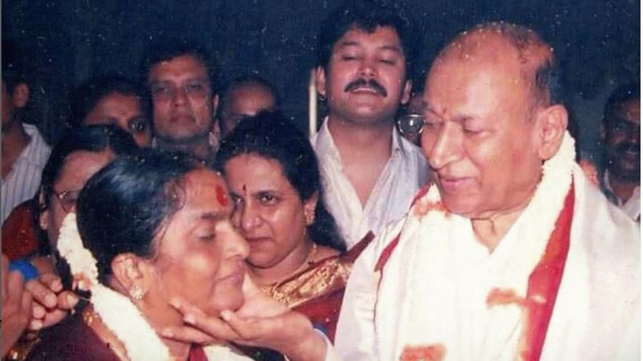 Dr Rajkumar ಜೊತೆ ಮೊದಲ ಜಗಳದಲ್ಲಿ Parvathamma Rajkumar ಯಾಕೆ ಹಸಿಮೆಣಸಿನಕಾಯಿ ...