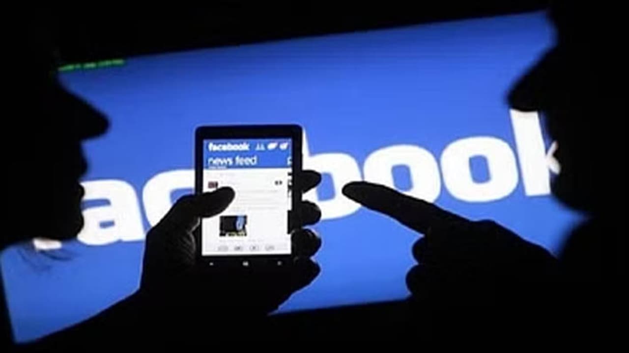 ফেসবুকে ছবি আপলোড করলেই লক্ষ লক্ষ টাকা! এই বিশেষ পদ্ধতিতে রাতারাতি ফলোয়ার্স বাড়বে, জেনে নিন ...