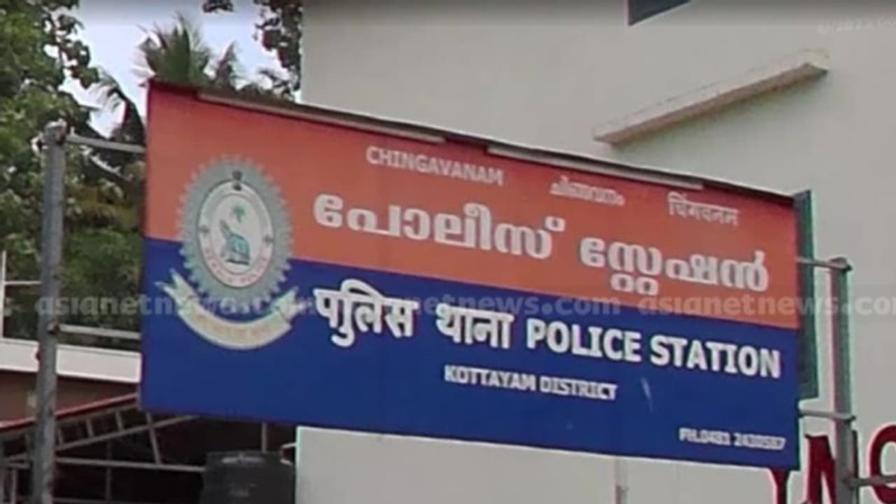 പൊലീസുകാർ തമ്മിൽ കയ്യാങ്കളി; ചിങ്ങവനം സ്റ്റേഷനിലെ 2 സിപിഒമാരെ സസ്പെൻഡ് ...