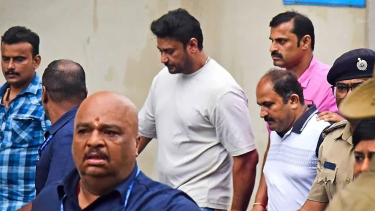 Renuka Swamy Murder Case Update: एक आरोपी के पिता की हार्ट अटैक से मौत ...