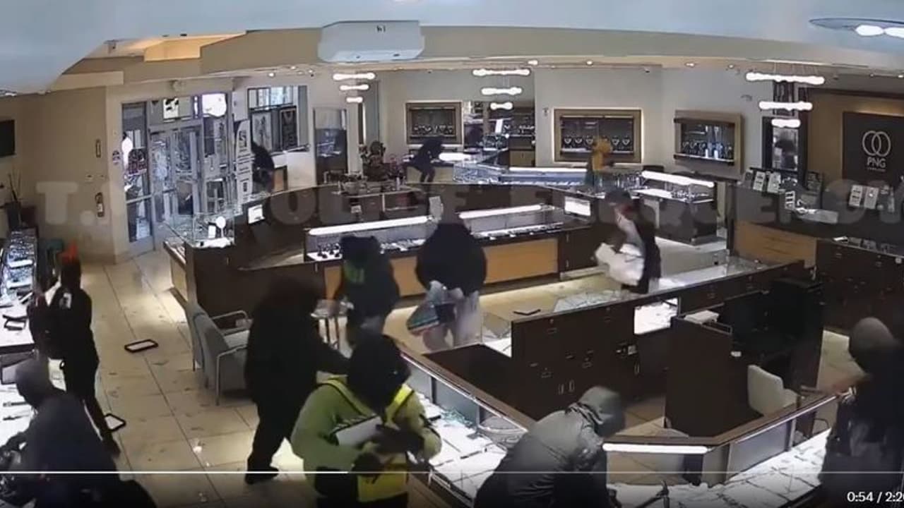 Hollywood Movie Styleನಲ್ಲಿ India ಮೂಲದ PNJ Jewelry Shop Robbery: ಮೂರೇ ...
