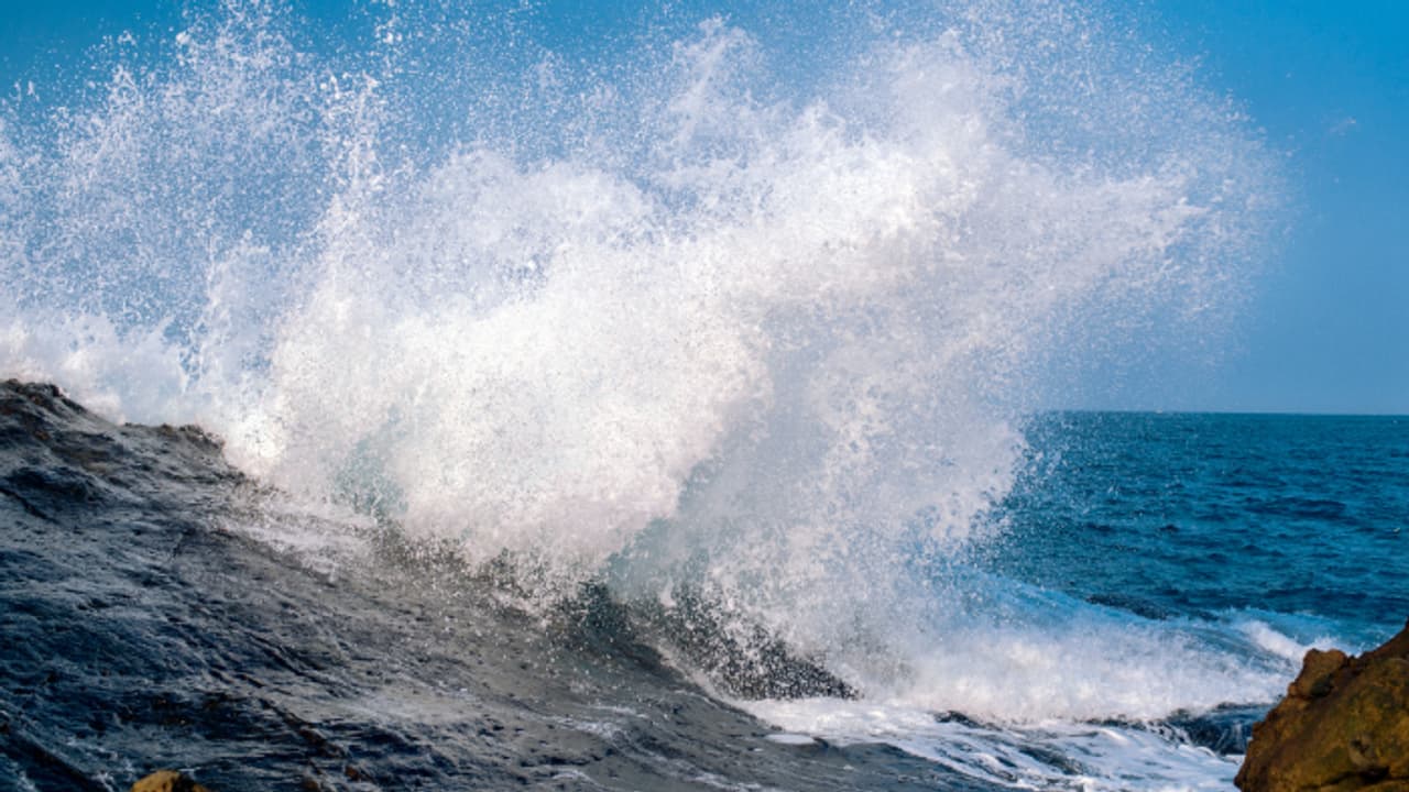 INCOIS has issued Red alert for Kerala Coast High waves and kallakkadal ...