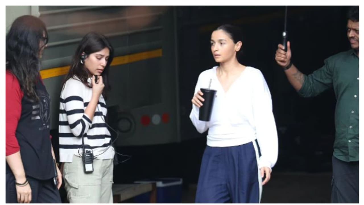 'Alpha': Alia Bhatt's FIRST photo from YRF spy-universe set goes VIRAL ...