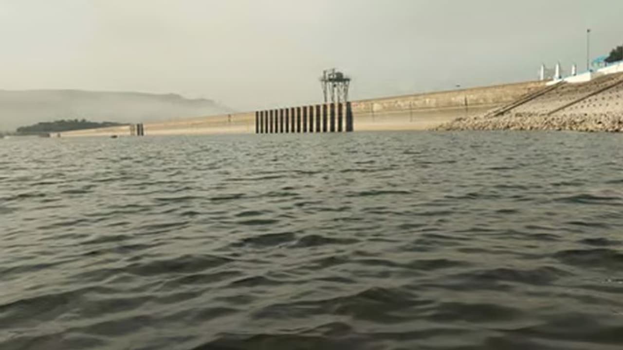 Mettur Dam: 100 அடியை எட்டிய மேட்டூர் அணை! சீறி பாய்ந்து வரும் ஒரு ...