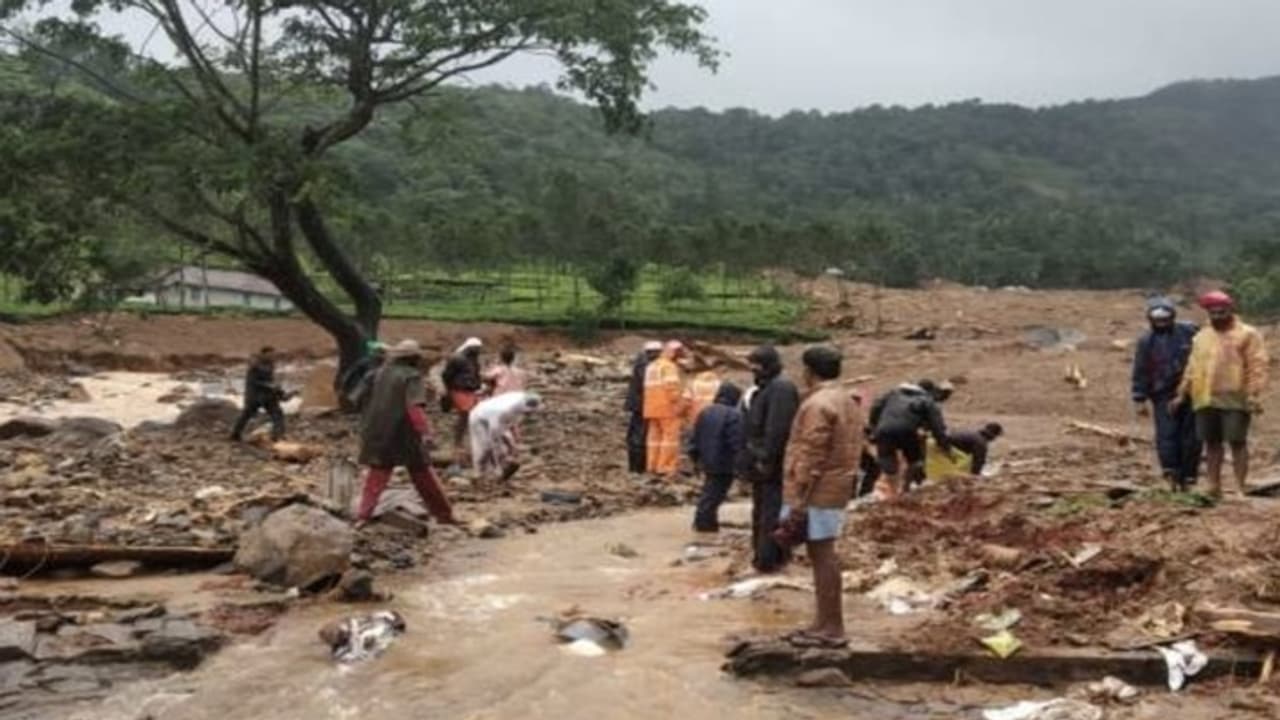 Waynad landslide: चमत्कार! 40 दिवसांची मुलगी व 6 वर्षीय मुलगा पुरात ...
