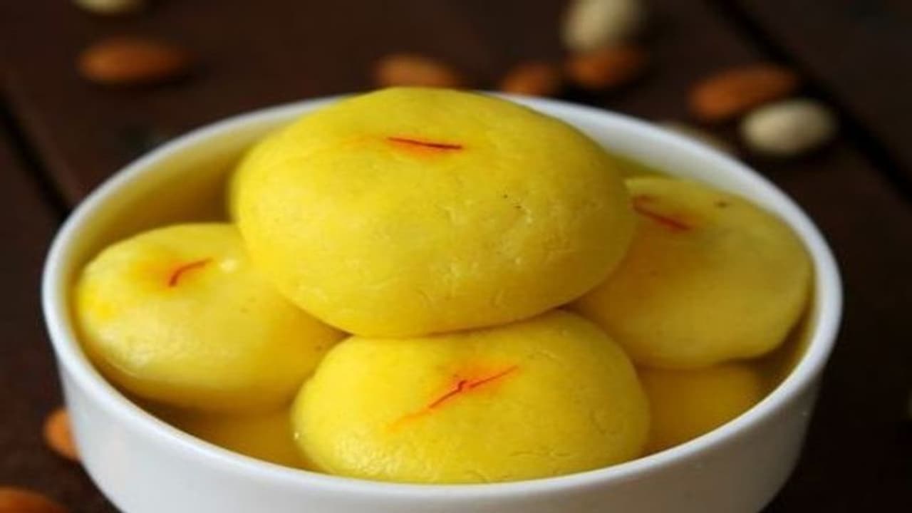 Easy Raj Bhog Recipe: रक्षाबंधन हो या जन्माष्टमी, घर पर तैयार करें ...