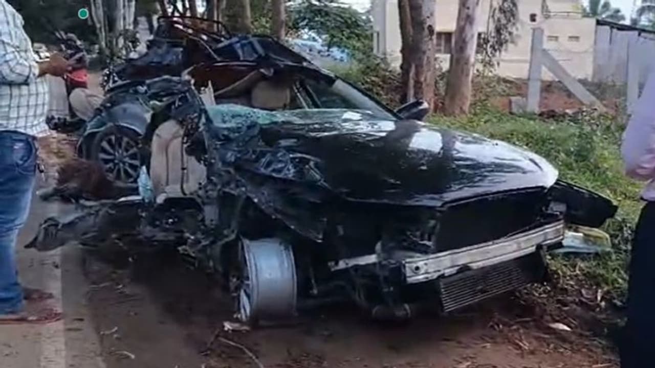 Karnataka: 3 Reva university students killed as Audi car rams into tree ...