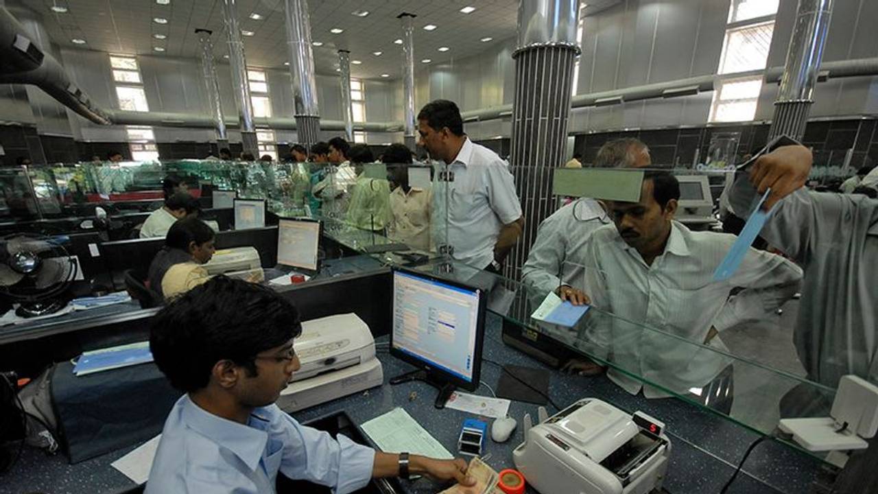 Bank Timings in India 2025: Know bank branch working hours, lunch ...