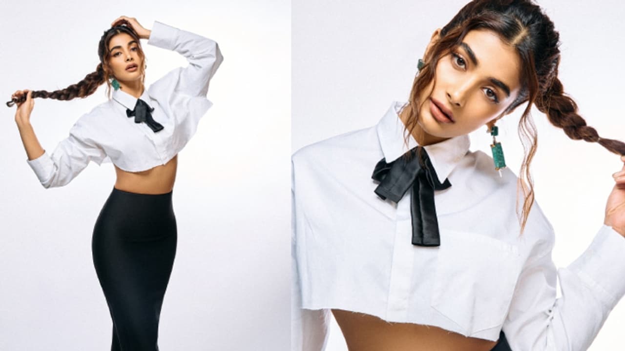 Pooja Hegde Hot Photos : எங்க பாதி சட்டையை காணோம்? தச்சு கிழிச்ச ...