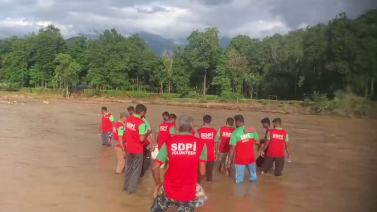 Sudden heavy rain; A 14-member team that went on a search in Chaliyar ...