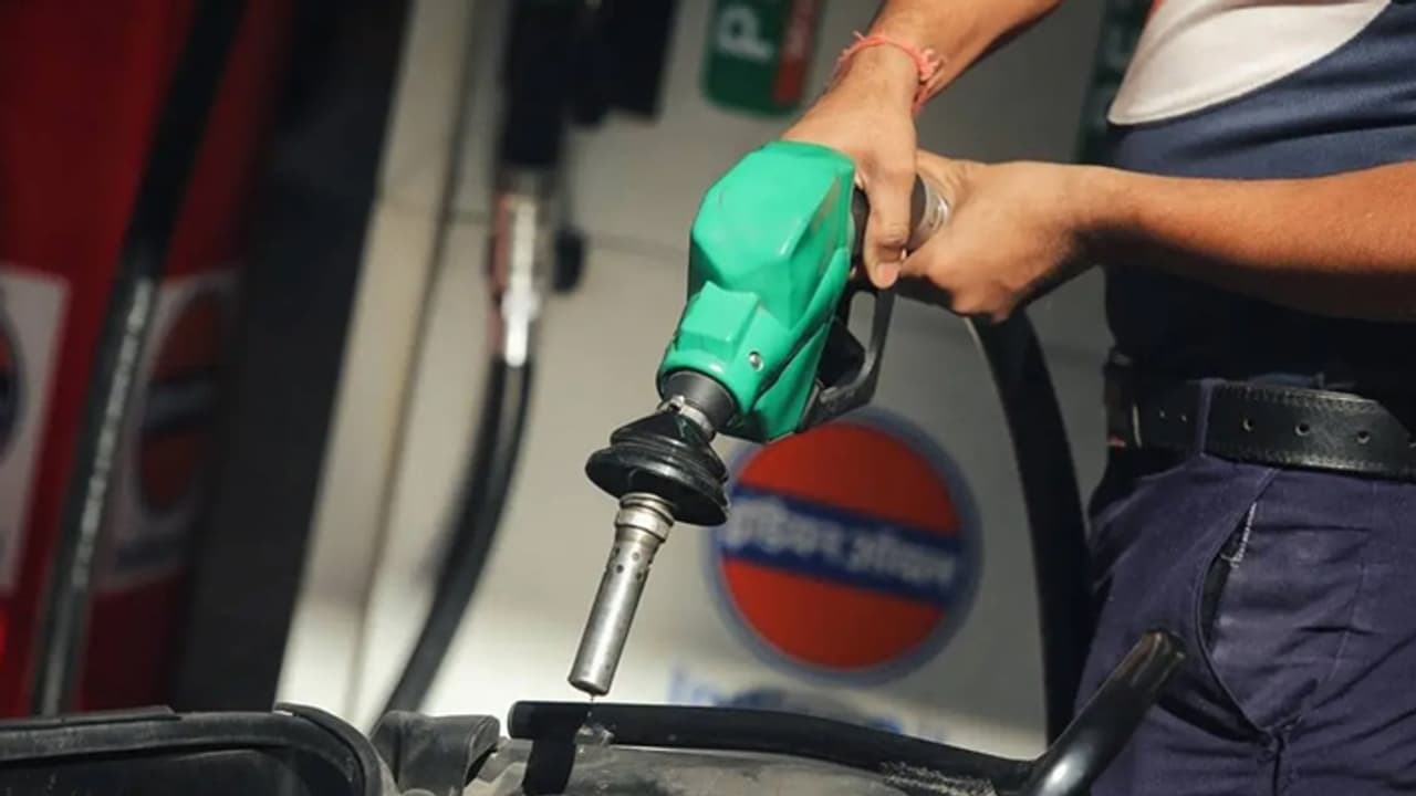 BIG RELIEF! Petrol prices expected to drop by Rs 20 soon? Here's what ...