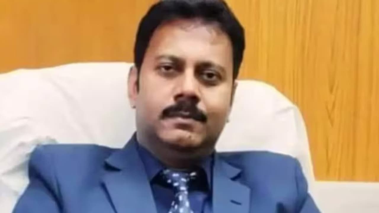 Doctor's rape and murder: Kolkata Police file corruption case against ...