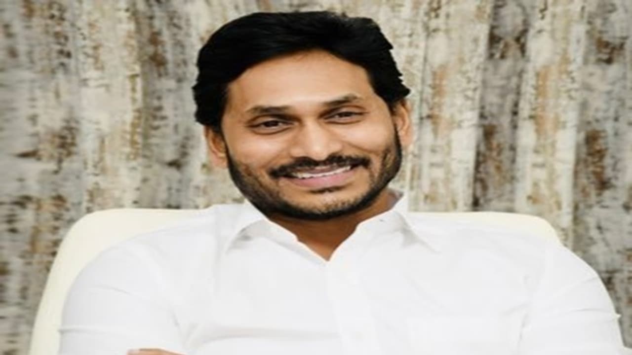 सरकारी धन के दुरुपयोग में फंसे जगन मोहन रेड्डी, अंडा पफ पर खर्च किए 3. ...