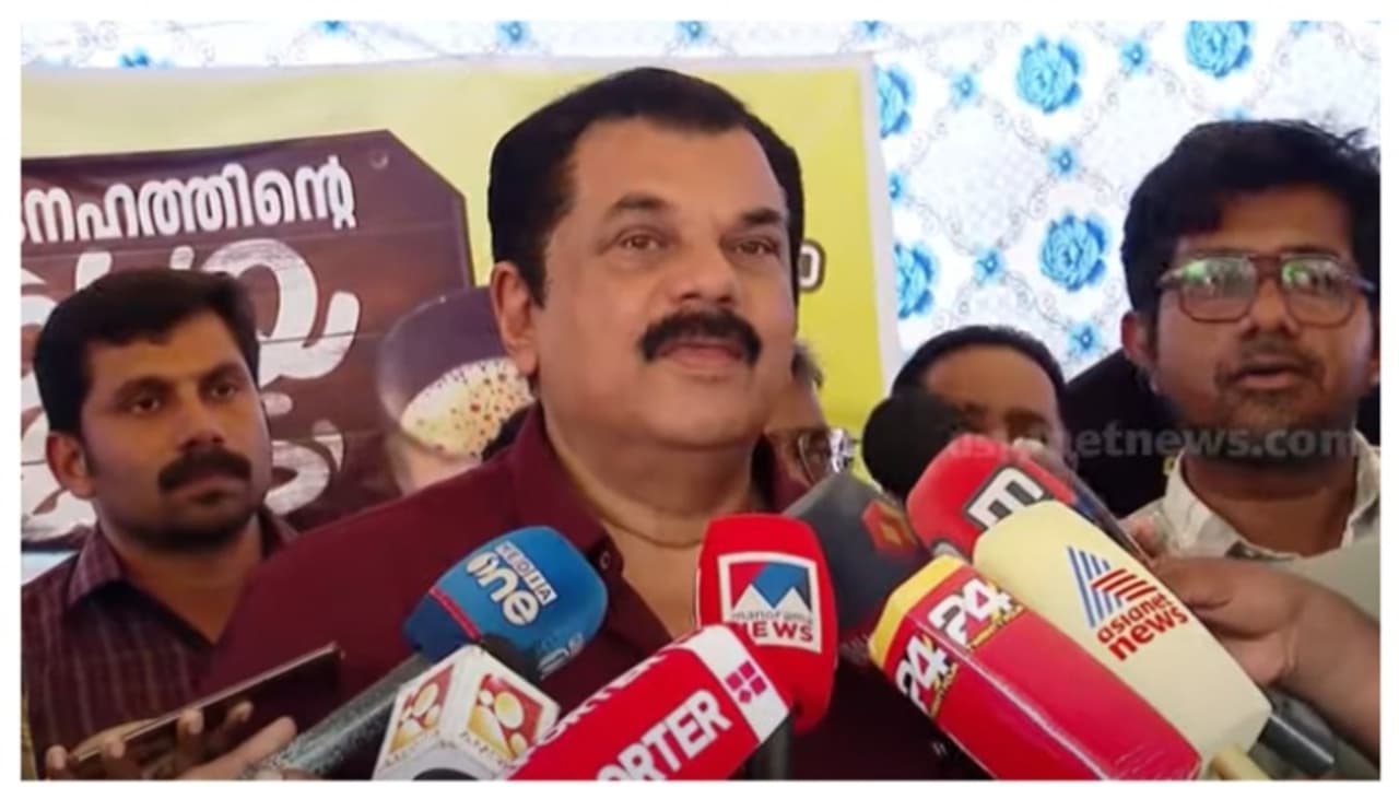 protest march demanding resignation Of Mukesh MLA ലൈംഗികാതിക്രമ ...