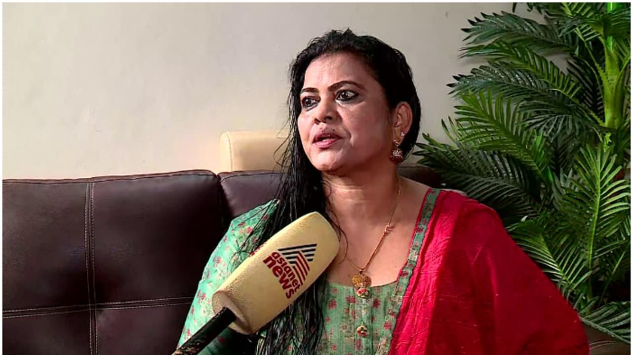 Actress Minu Muneer Filed Complaint against 7 Including Mukesh ...