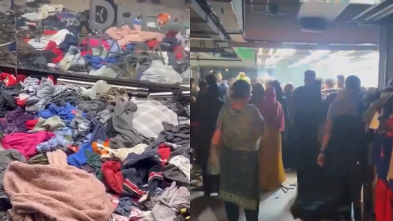 उद्घाटन के कुछ घंटों में ही लुट गया पूरा मॉल, Video में देखें कहां हुआ ...