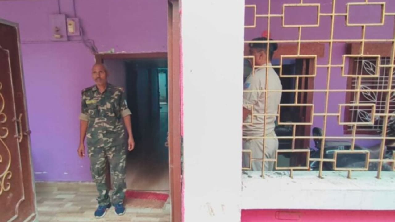 हजारीबाग SDO के ठिकानों पर ACB का छापा, भ्रष्टाचार के काले चिट्ठे खंगाले! | Acb Raid Hazaribagh ...