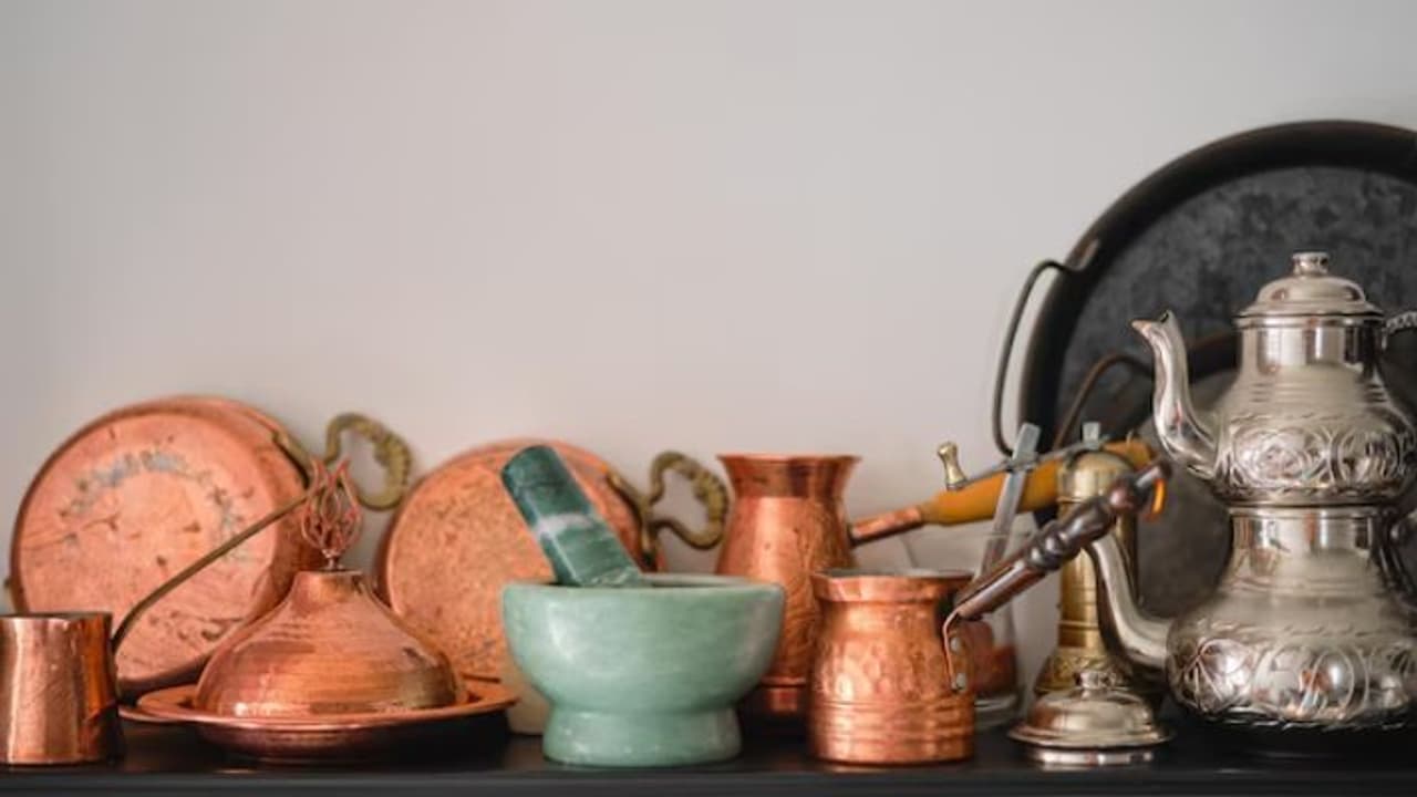 तांबे के बर्तन कैसे साफ करें: 3 आसान घरेलू नुस्खे | How To Clean Copper ...