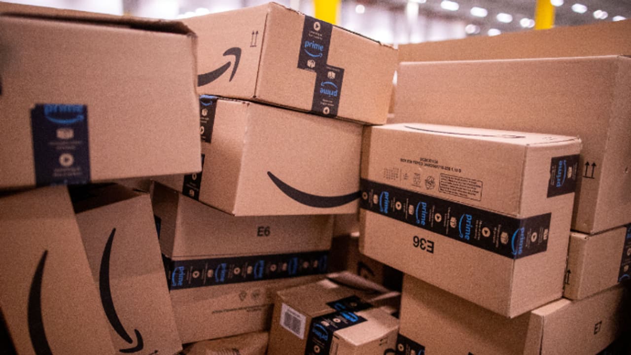 Amazon fined Rs 18,000 for not refunding Rs 40,000 to woman whose phone ...