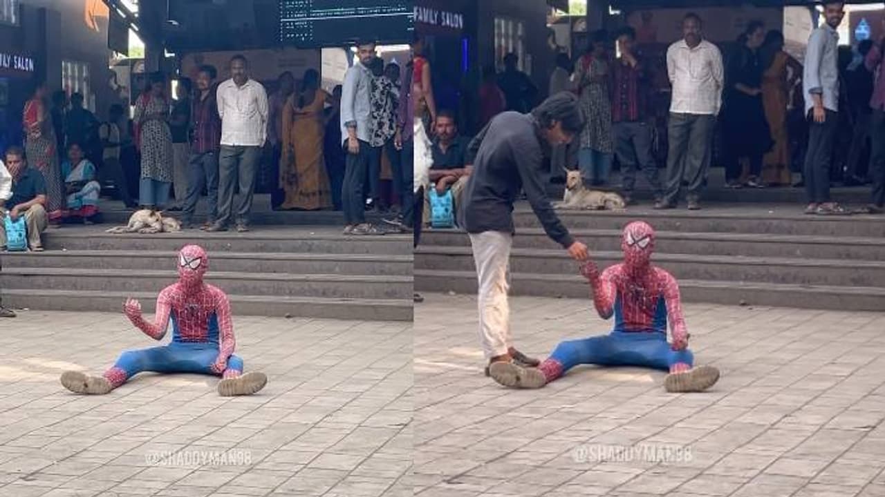 എന്നാലും എന്റെ സ്പൈഡർമാനേ, നിങ്ങൾക്കീ ഗതി വന്നല്ലോ? സ്റ്റേഷന് മുന്നി ...