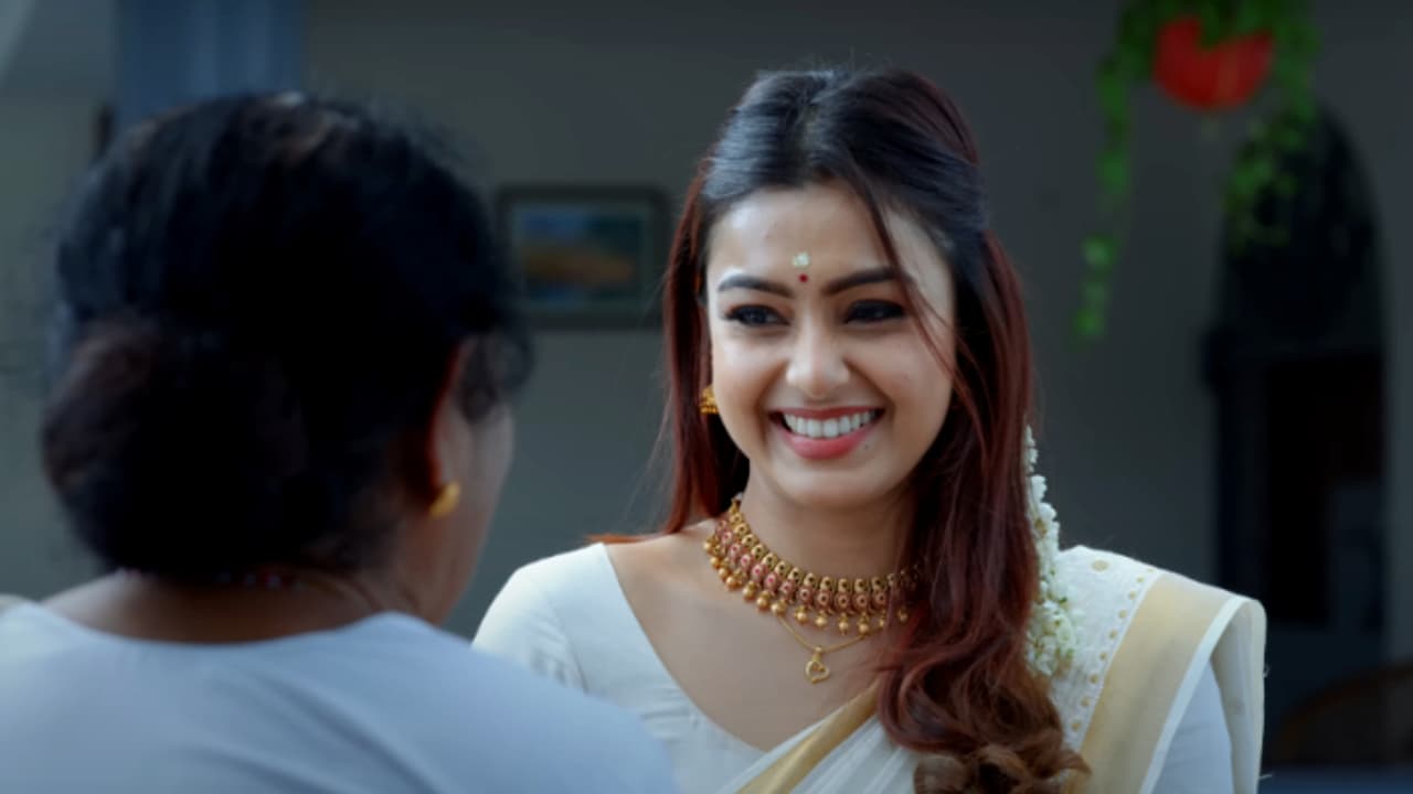 Chithini Movie Review : ത്രില്ലടിപ്പിച്ച് ഒപ്പം കൂടുന്ന 'ചിത്തിനി'; റിവ്യൂ | Chithini Malayalam ...