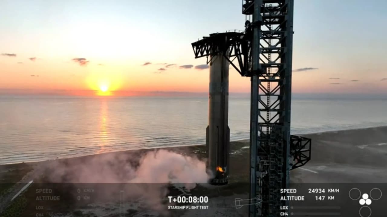 SpaceX's Mechazilla successfully caught Starship Super Heavy Rocket ...