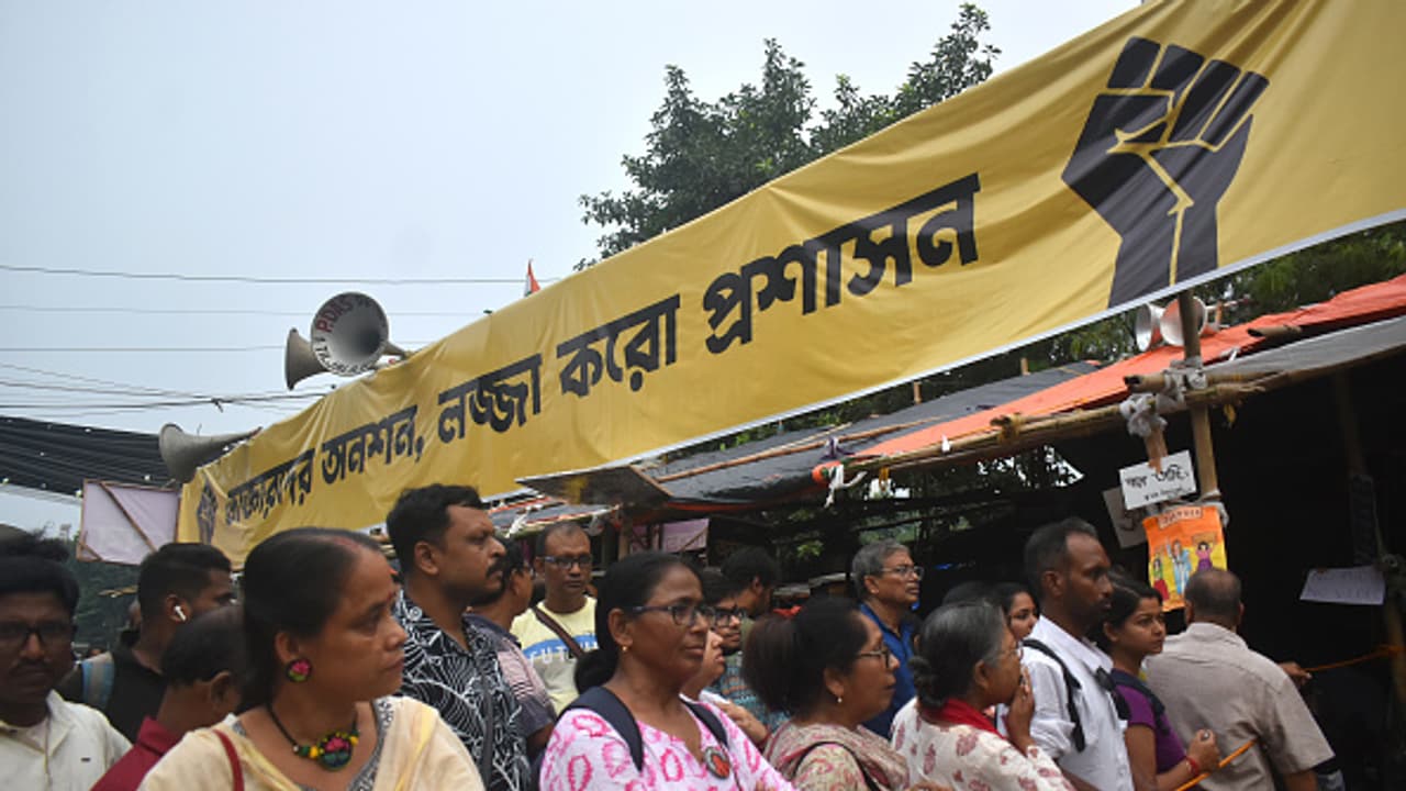 RG Kar Protest: মাত্র ৪৫ মিনিটে কী করে আলোচনা সম্ভব? নবান্নে বৈঠকের ...