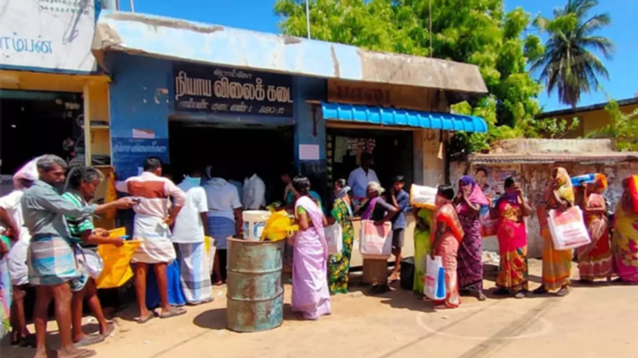 राशन कार्ड धारकों के लिए नया नियम: अब कम मिलेगा चावल, जानें कब से लागू ...