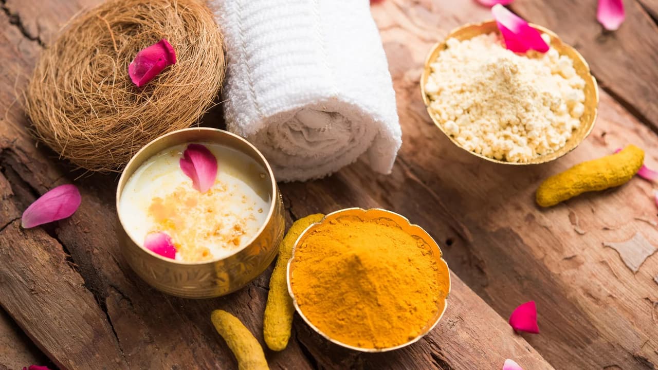 Diwali Ubtan Recipe : अभ्यंगस्नानासाठी आयुर्वेदिक उटणं, पाहा सोपी पद्धत ...