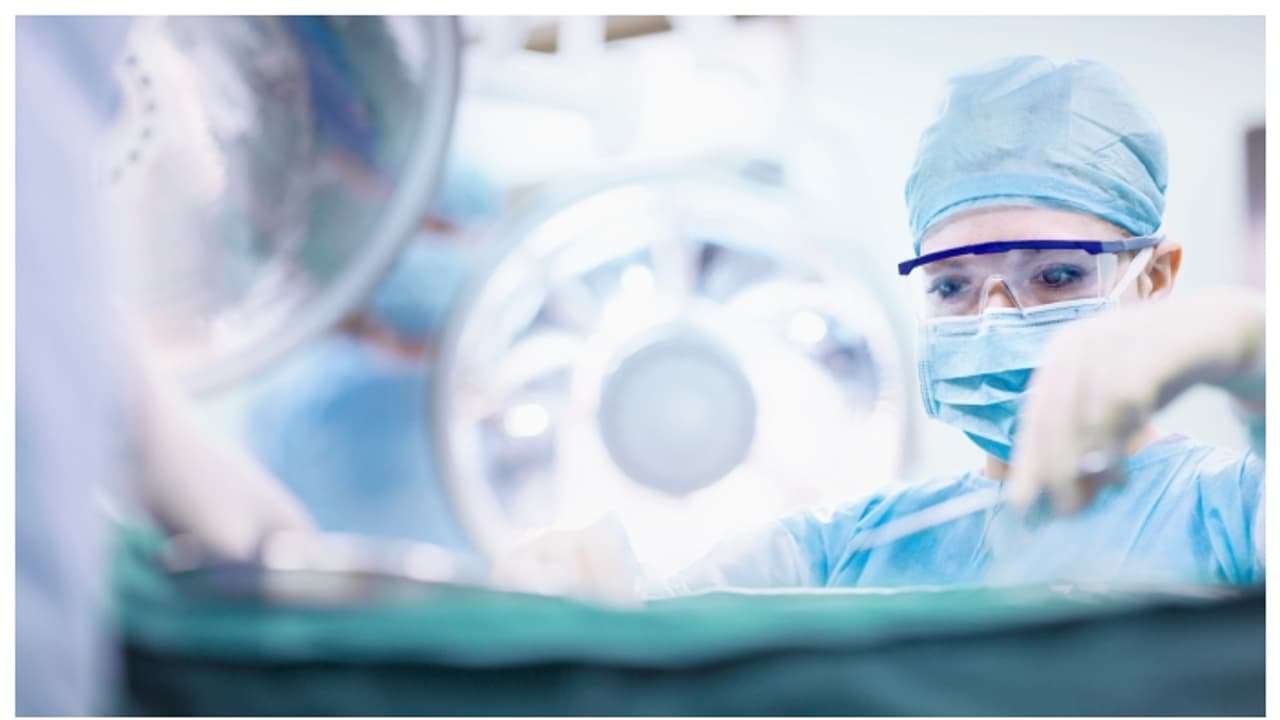 Brain dead man wakes up while undergoing surgery to perform an organ ...
