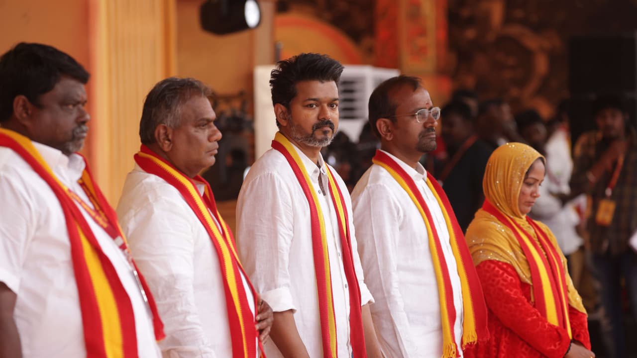 TVK Strategist Resignation : தவெகவில் இருந்து விலகும் விஜயின் தளபதி ...
